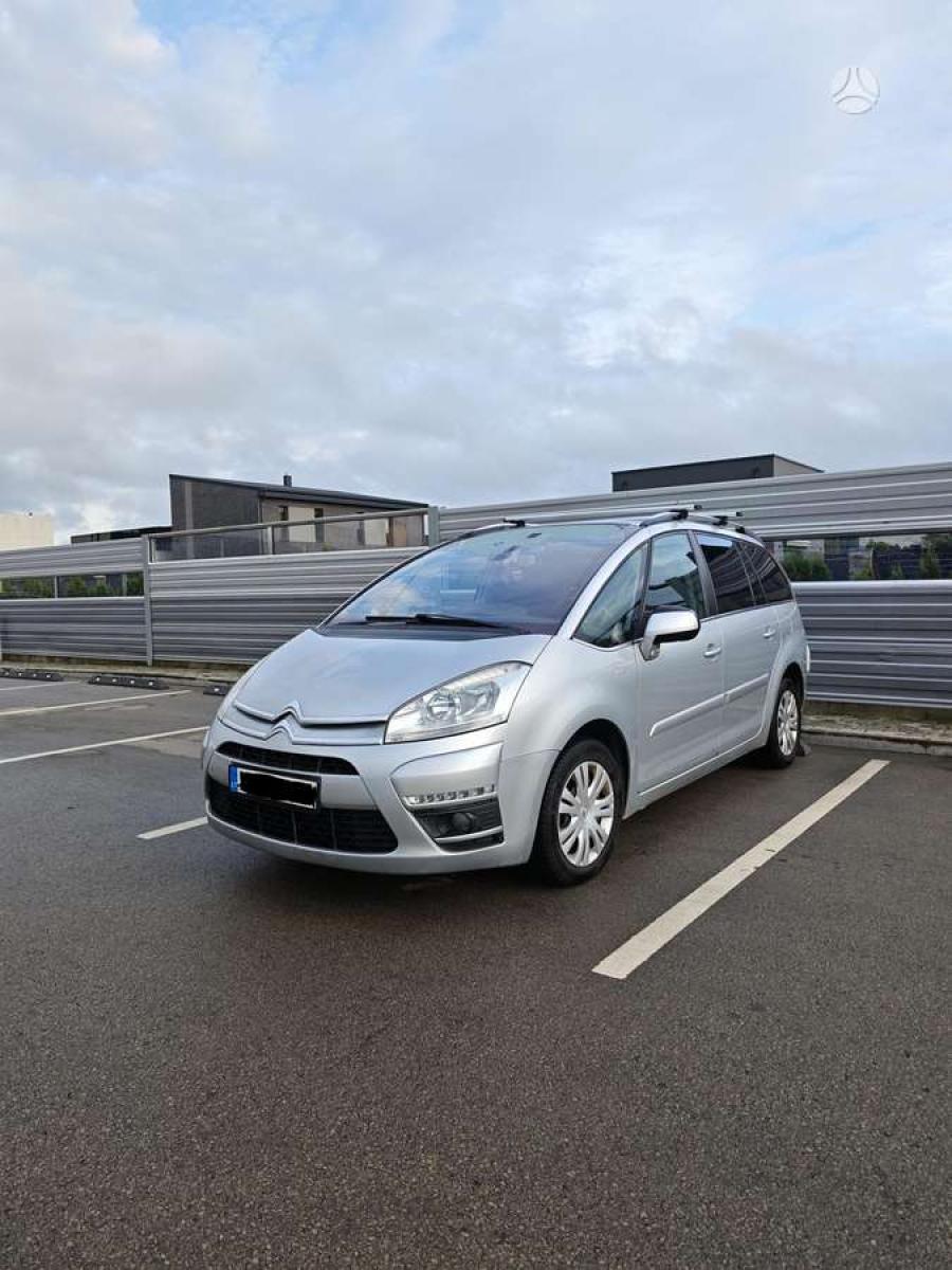 Grey Citroen Grand C4 Picasso 2012 in Kaunas, with an engine capacity of 1.56 L and mileage of 206 thousand km for 3590 €, photo 3 on AUTOMOTO.COM.LV