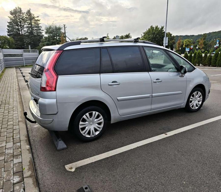 Grey Citroen Grand C4 Picasso 2012 in Kaunas, with an engine capacity of 1.56 L and mileage of 206 thousand km for 3590 €, photo 4 on AUTOMOTO.COM.LV