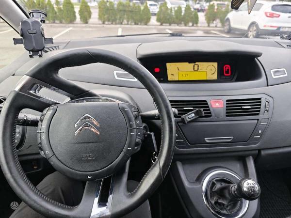 Grey Citroen Grand C4 Picasso 2012 in Kaunas, with an engine capacity of 1.56 L and mileage of 206 thousand km for 3590 €, photo 6 on AUTOMOTO.COM.LV