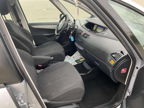 Grey Citroen Grand C4 Picasso 2013 in Marijampole, with an engine capacity of 1.56 L and mileage of 288 thousand km for 3500 €, photo 11 on AUTOMOTO.COM.LV