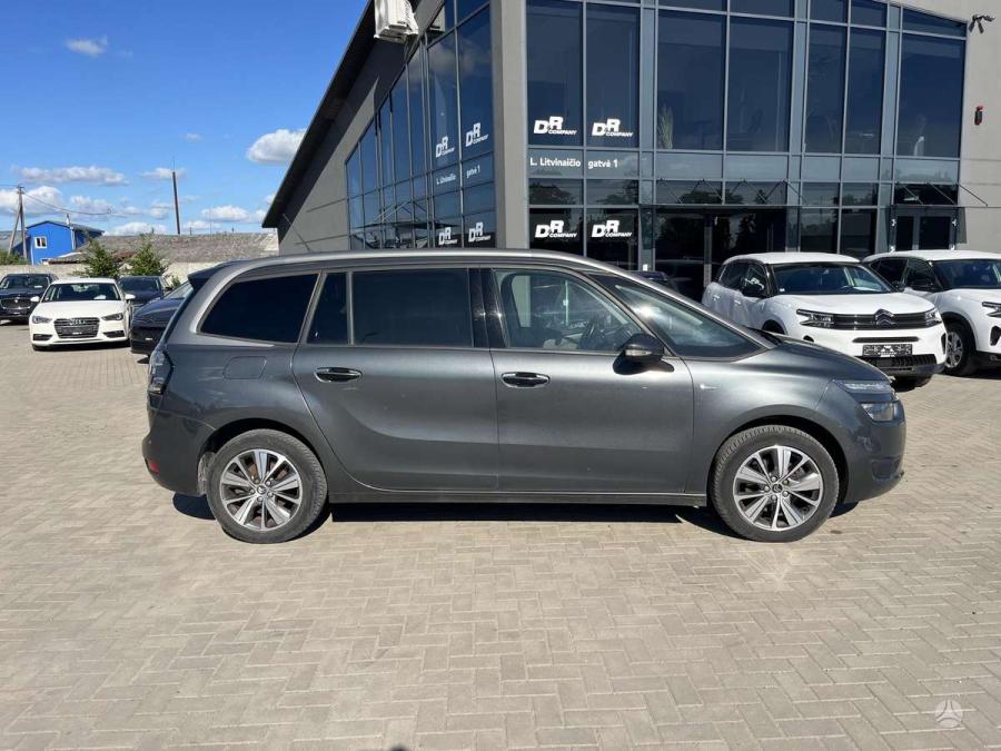 Grey Citroen Grand C4 Picasso 2013 in Taurage, with an engine capacity of 1.60 L and mileage of 163 thousand km for 4900 €, photo 3 on AUTOMOTO.COM.LV
