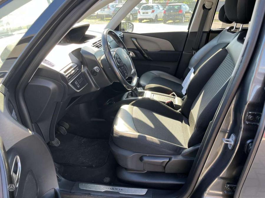Grey Citroen Grand C4 Picasso 2013 in Taurage, with an engine capacity of 1.60 L and mileage of 163 thousand km for 4900 €, photo 15 on AUTOMOTO.COM.LV