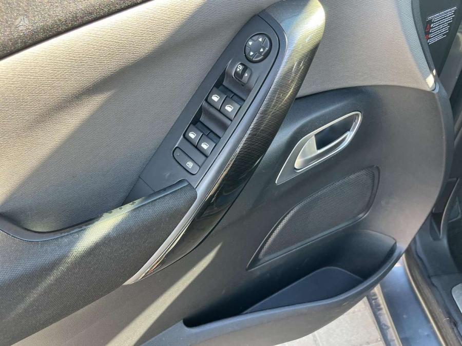 Grey Citroen Grand C4 Picasso 2013 in Taurage, with an engine capacity of 1.60 L and mileage of 163 thousand km for 4900 €, photo 16 on AUTOMOTO.COM.LV