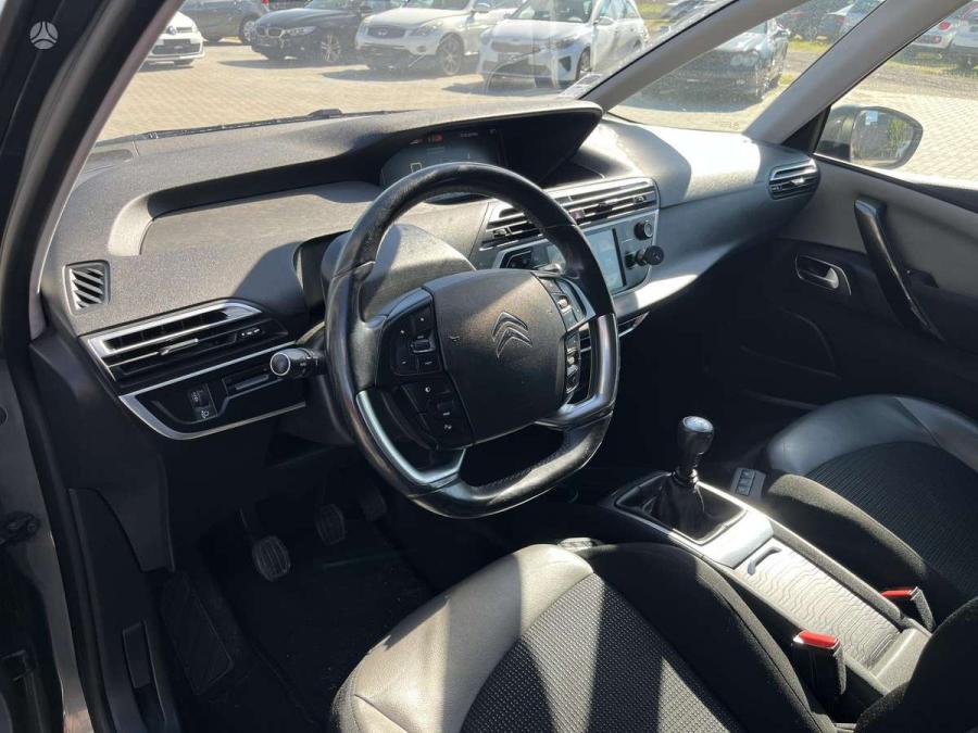 Grey Citroen Grand C4 Picasso 2013 in Taurage, with an engine capacity of 1.60 L and mileage of 163 thousand km for 4900 €, photo 17 on AUTOMOTO.COM.LV