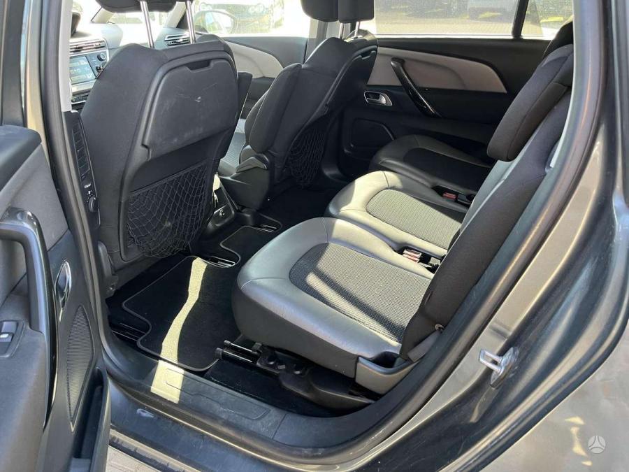 Grey Citroen Grand C4 Picasso 2013 in Taurage, with an engine capacity of 1.60 L and mileage of 163 thousand km for 4900 €, photo 20 on AUTOMOTO.COM.LV