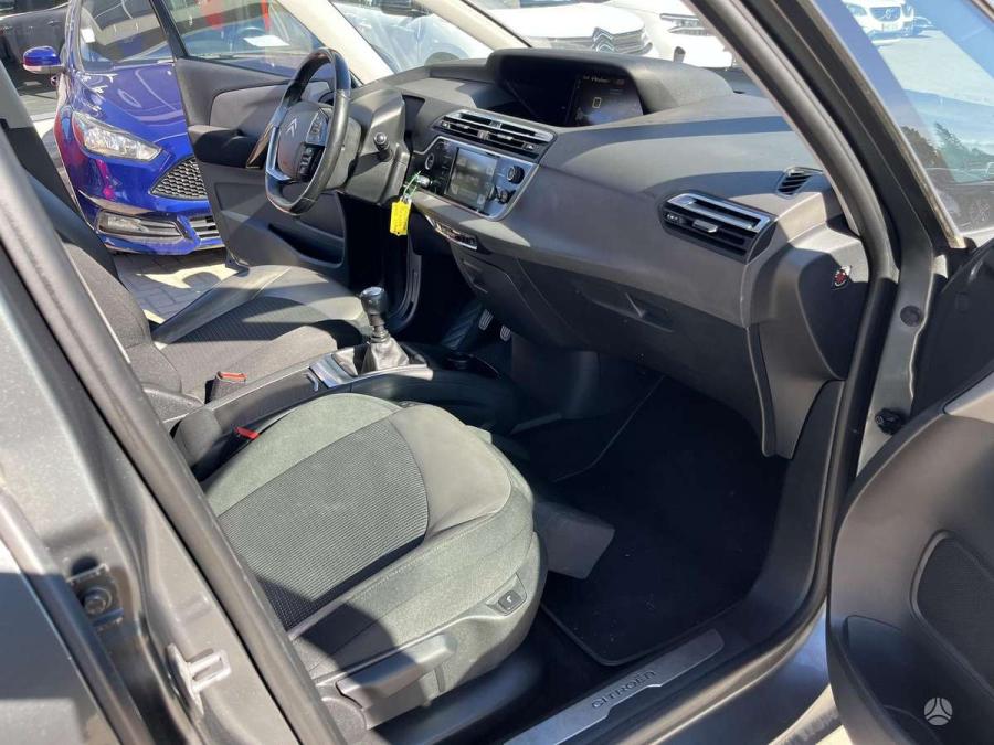Grey Citroen Grand C4 Picasso 2013 in Taurage, with an engine capacity of 1.60 L and mileage of 163 thousand km for 4900 €, photo 25 on AUTOMOTO.COM.LV