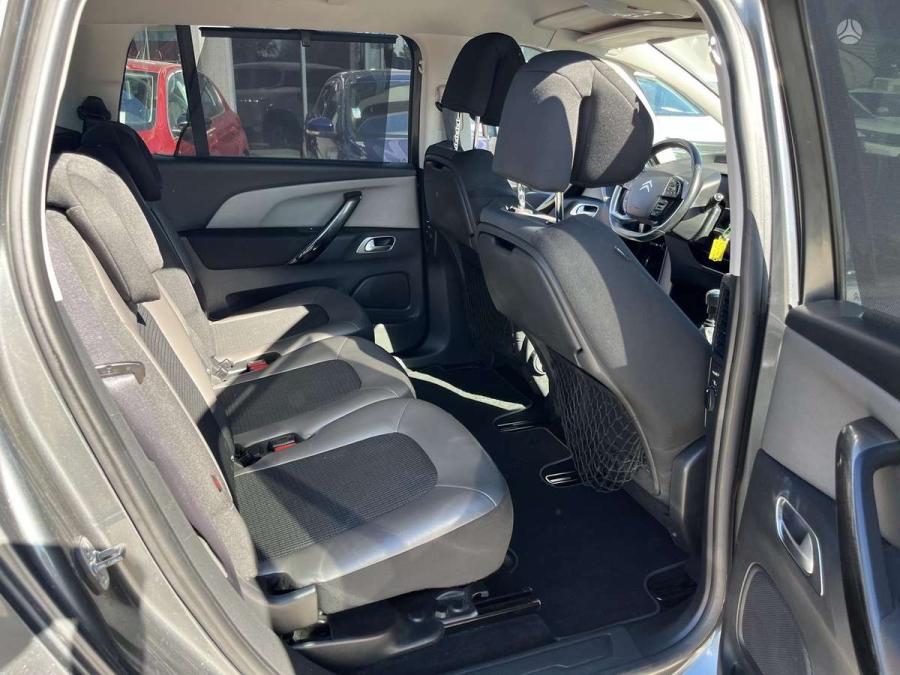 Grey Citroen Grand C4 Picasso 2013 in Taurage, with an engine capacity of 1.60 L and mileage of 163 thousand km for 4900 €, photo 27 on AUTOMOTO.COM.LV
