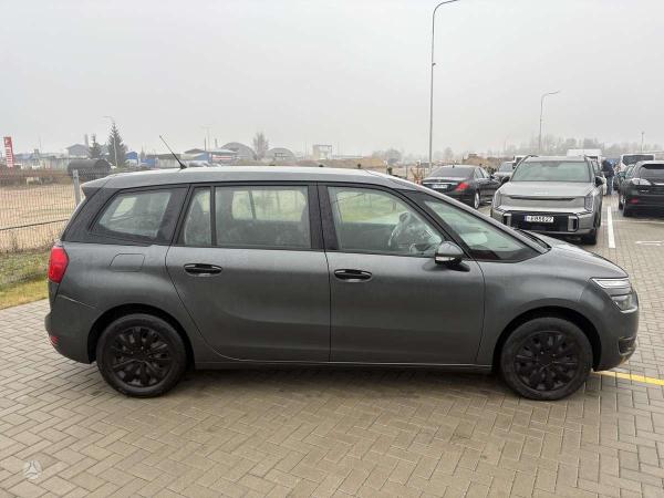 Grey Citroen Grand C4 Picasso 2014 in Taurage, with an engine capacity of 1.56 L and mileage of 270 thousand km for 4250 €, photo 4 on AUTOMOTO.COM.LV
