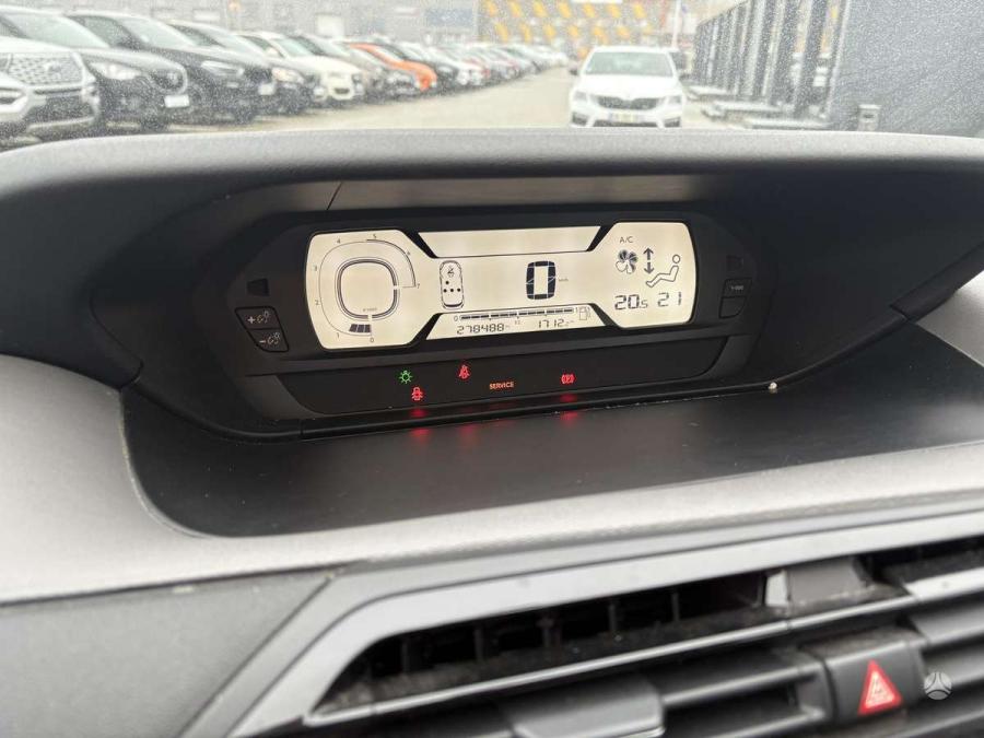 Pelēks Citroen Grand C4 Picasso 2014 Tauragė, ar dzinēja tilpumu 1.56 L un nobraukumu 270 tūkst. km par 4250 €, foto 13 vietnē AUTOMOTO.COM.LV