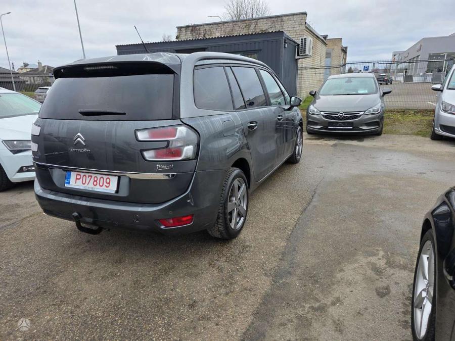 Grey Citroen Grand C4 Picasso 2014 in Siauliai, with an engine capacity of 2.00 L and mileage of 129 thousand km for 6500 €, photo 5 on AUTOMOTO.COM.LV