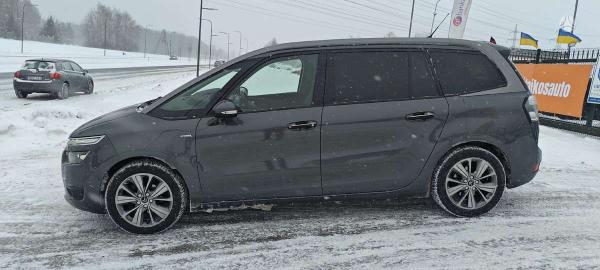 Grey Citroen Grand C4 Picasso 2014 in Kaunas, with an engine capacity of 1.56 L and mileage of 231 thousand km for 6250 €, photo 2 on AUTOMOTO.COM.LV