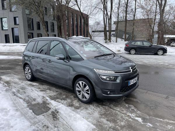 Pelēks Citroen Grand C4 Picasso 2014 Viļņa, ar dzinēja tilpumu 2.00 L un nobraukumu 314 tūkst. km par 5300 €, foto 3 vietnē AUTOMOTO.COM.LV