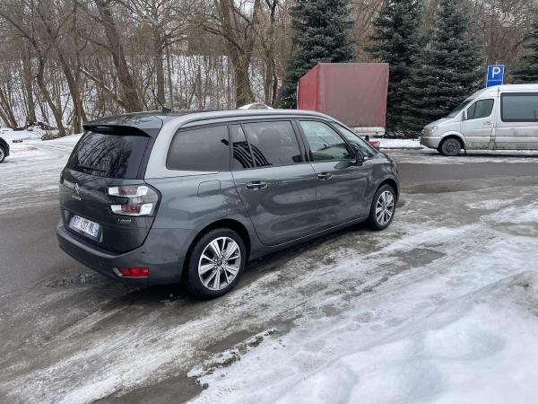 Pelēks Citroen Grand C4 Picasso 2014 Viļņa, ar dzinēja tilpumu 2.00 L un nobraukumu 314 tūkst. km par 5300 €, foto 4 vietnē AUTOMOTO.COM.LV
