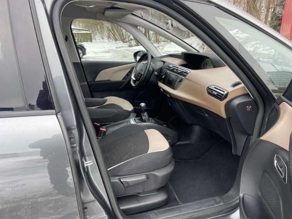 Pelēks Citroen Grand C4 Picasso 2014 Viļņa, ar dzinēja tilpumu 2.00 L un nobraukumu 314 tūkst. km par 5300 €, foto 6 vietnē AUTOMOTO.COM.LV