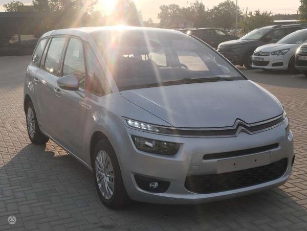 Grey Citroen Grand C4 Picasso 2014 in Taurage, with an engine capacity of 1.56 L and mileage of 240 thousand km for 4600 €, photo 2 on AUTOMOTO.COM.LV