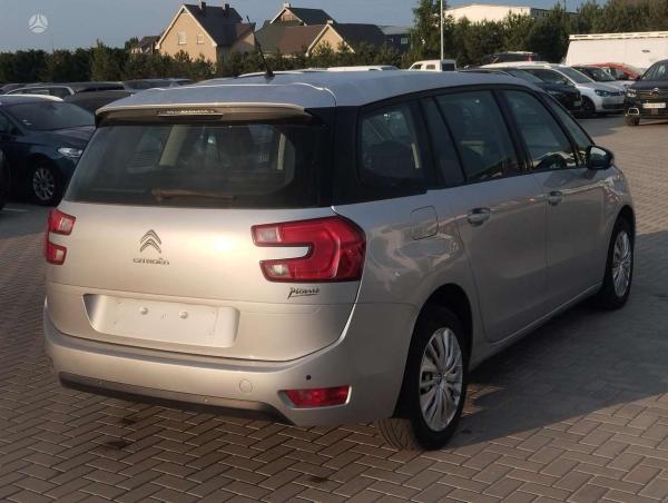 Grey Citroen Grand C4 Picasso 2014 in Taurage, with an engine capacity of 1.56 L and mileage of 240 thousand km for 4600 €, photo 3 on AUTOMOTO.COM.LV