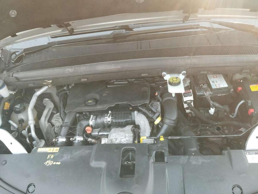 Pelēks Citroen Grand C4 Picasso 2014 Tauragė, ar dzinēja tilpumu 1.56 L un nobraukumu 240 tūkst. km par 4600 €, foto 6 vietnē AUTOMOTO.COM.LV