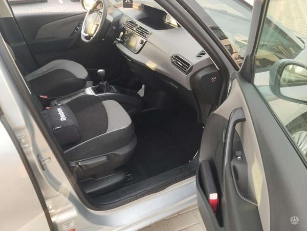 Grey Citroen Grand C4 Picasso 2014 in Taurage, with an engine capacity of 1.56 L and mileage of 240 thousand km for 4600 €, photo 6 on AUTOMOTO.COM.LV