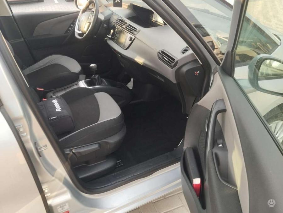 Pelēks Citroen Grand C4 Picasso 2014 Tauragė, ar dzinēja tilpumu 1.56 L un nobraukumu 240 tūkst. km par 4600 €, foto 7 vietnē AUTOMOTO.COM.LV