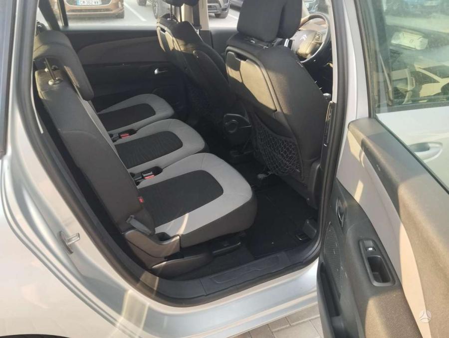 Pelēks Citroen Grand C4 Picasso 2014 Tauragė, ar dzinēja tilpumu 1.56 L un nobraukumu 240 tūkst. km par 4600 €, foto 8 vietnē AUTOMOTO.COM.LV