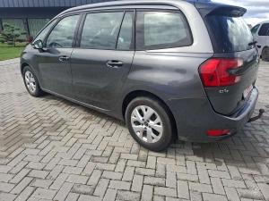 Grey Citroen Grand C4 Picasso 2014 in Taurage, with an engine capacity of 1.56 L and mileage of 366 thousand km for 3000 €, photo 5 on AUTOMOTO.COM.LV