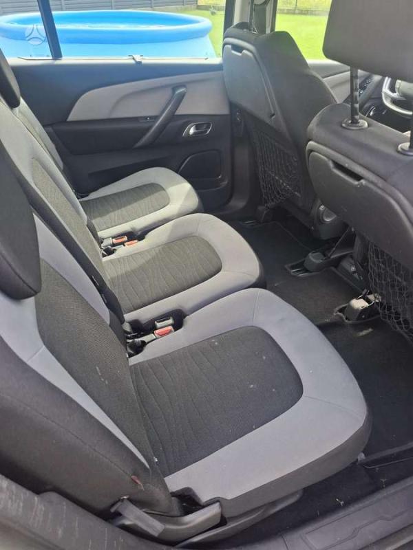 Grey Citroen Grand C4 Picasso 2014 in Taurage, with an engine capacity of 1.56 L and mileage of 366 thousand km for 3000 €, photo 7 on AUTOMOTO.COM.LV