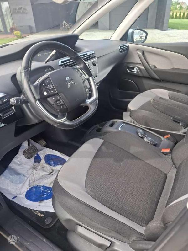 Grey Citroen Grand C4 Picasso 2014 in Taurage, with an engine capacity of 1.56 L and mileage of 366 thousand km for 3000 €, photo 10 on AUTOMOTO.COM.LV