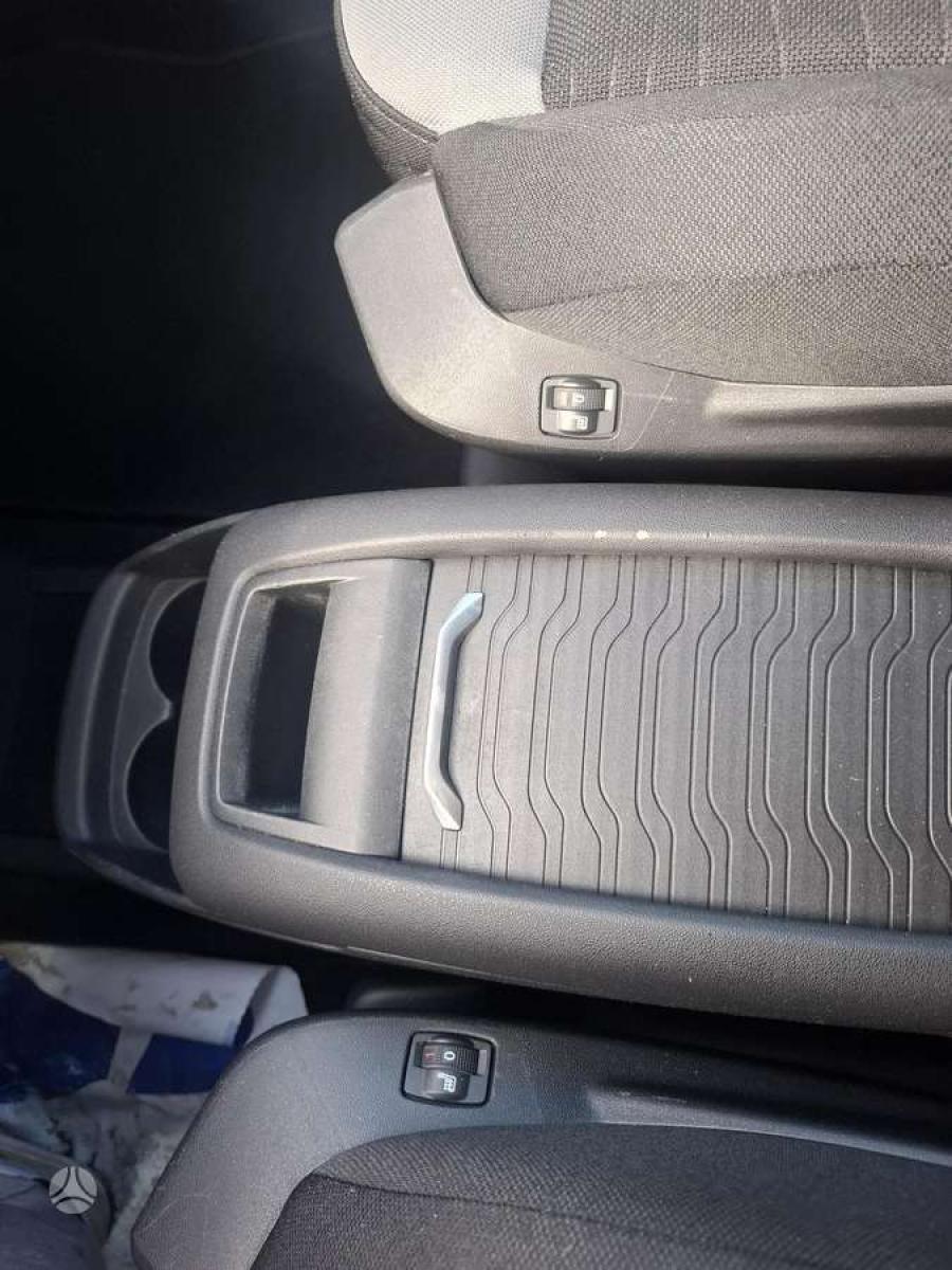Grey Citroen Grand C4 Picasso 2014 in Taurage, with an engine capacity of 1.56 L and mileage of 366 thousand km for 3000 €, photo 14 on AUTOMOTO.COM.LV