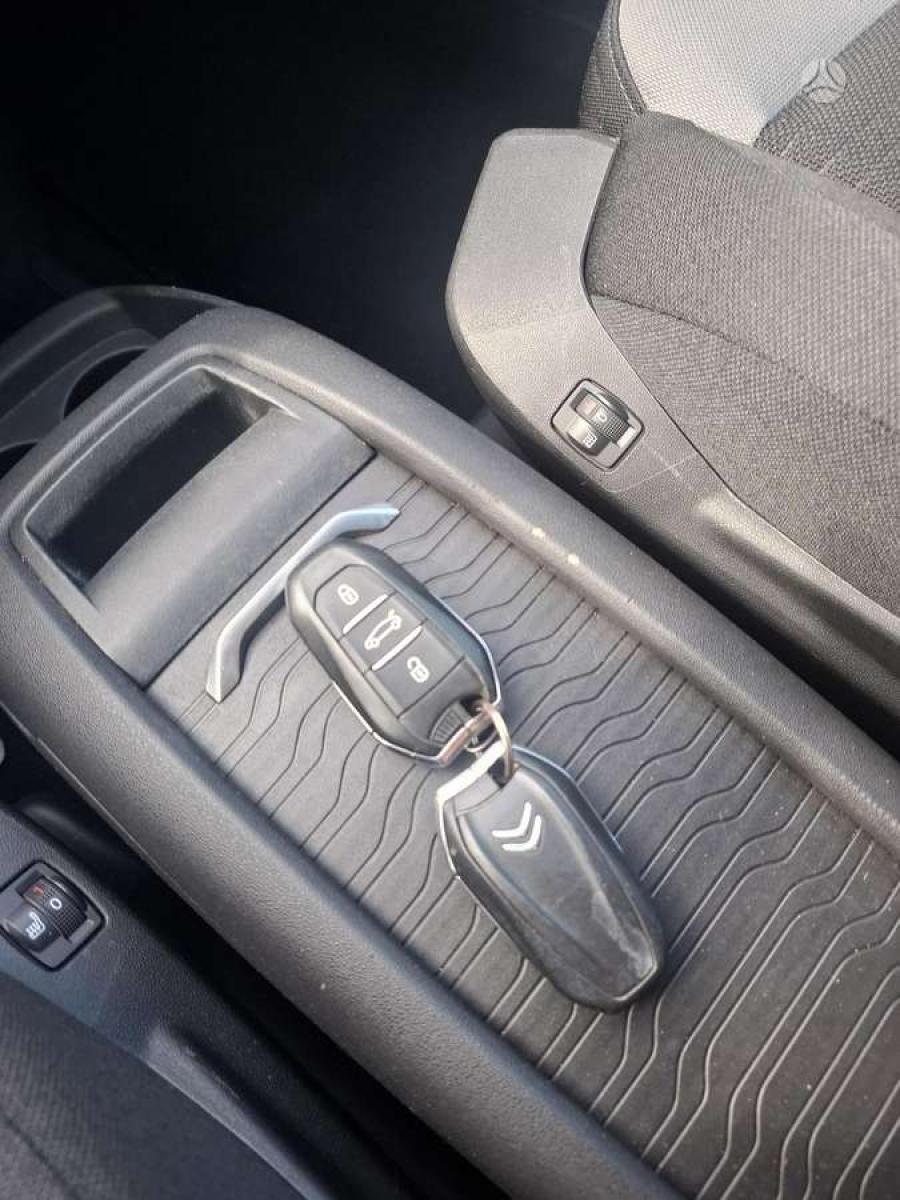 Grey Citroen Grand C4 Picasso 2014 in Taurage, with an engine capacity of 1.56 L and mileage of 366 thousand km for 3000 €, photo 15 on AUTOMOTO.COM.LV