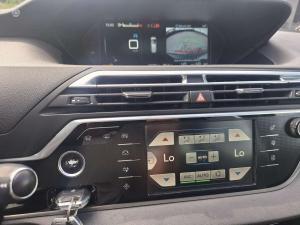 Grey Citroen Grand C4 Picasso 2014 in Taurage, with an engine capacity of 1.56 L and mileage of 366 thousand km for 3000 €, photo 16 on AUTOMOTO.COM.LV