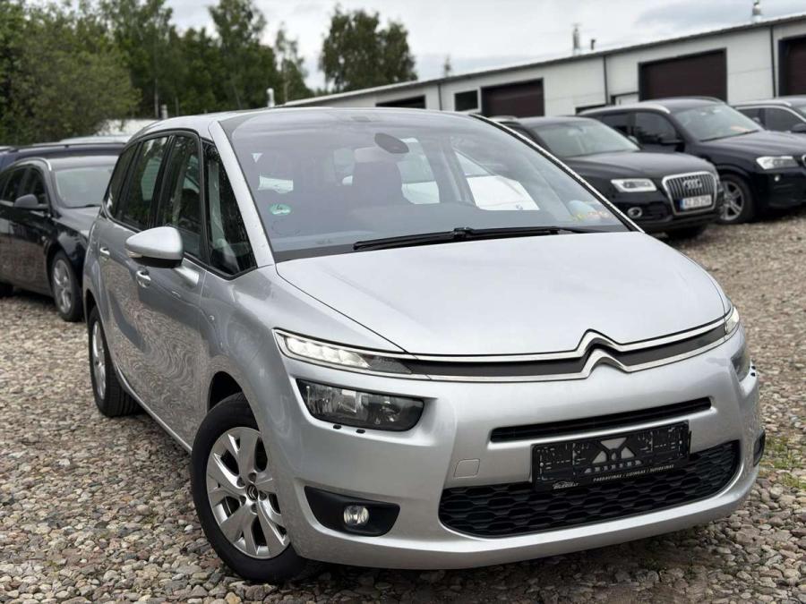 Grey Citroen Grand C4 Picasso 2014 in Utena, with an engine capacity of 1.56 L and mileage of 260 thousand km for 3990 €, photo 1 on AUTOMOTO.COM.LV
