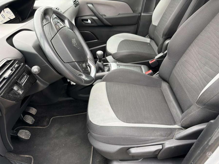 Grey Citroen Grand C4 Picasso 2014 in Utena, with an engine capacity of 1.56 L and mileage of 260 thousand km for 3990 €, photo 6 on AUTOMOTO.COM.LV