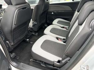 Grey Citroen Grand C4 Picasso 2014 in Utena, with an engine capacity of 1.56 L and mileage of 260 thousand km for 3990 €, photo 8 on AUTOMOTO.COM.LV