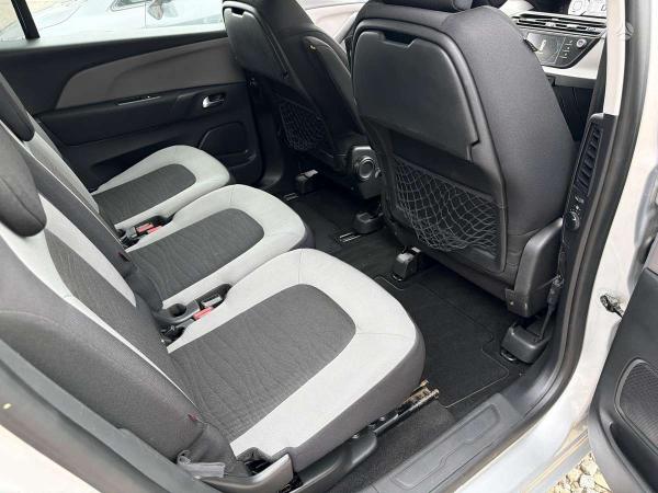 Grey Citroen Grand C4 Picasso 2014 in Utena, with an engine capacity of 1.56 L and mileage of 260 thousand km for 3990 €, photo 8 on AUTOMOTO.COM.LV