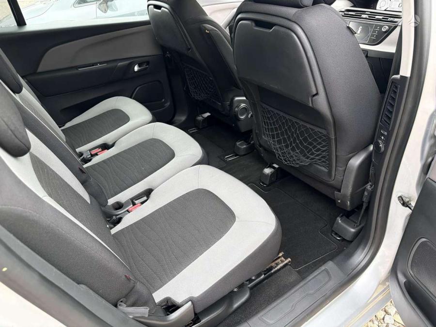 Grey Citroen Grand C4 Picasso 2014 in Utena, with an engine capacity of 1.56 L and mileage of 260 thousand km for 3990 €, photo 9 on AUTOMOTO.COM.LV