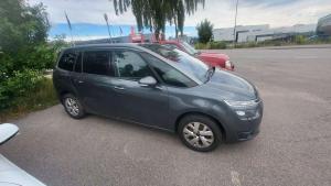 Grey Citroen Grand C4 Picasso 2014 in Kaunas, with an engine capacity of 1.56 L and mileage of 307 thousand km for 2900 €, photo 4 on AUTOMOTO.COM.LV