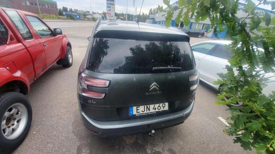 Grey Citroen Grand C4 Picasso 2014 in Kaunas, with an engine capacity of 1.56 L and mileage of 307 thousand km for 2900 €, photo 5 on AUTOMOTO.COM.LV