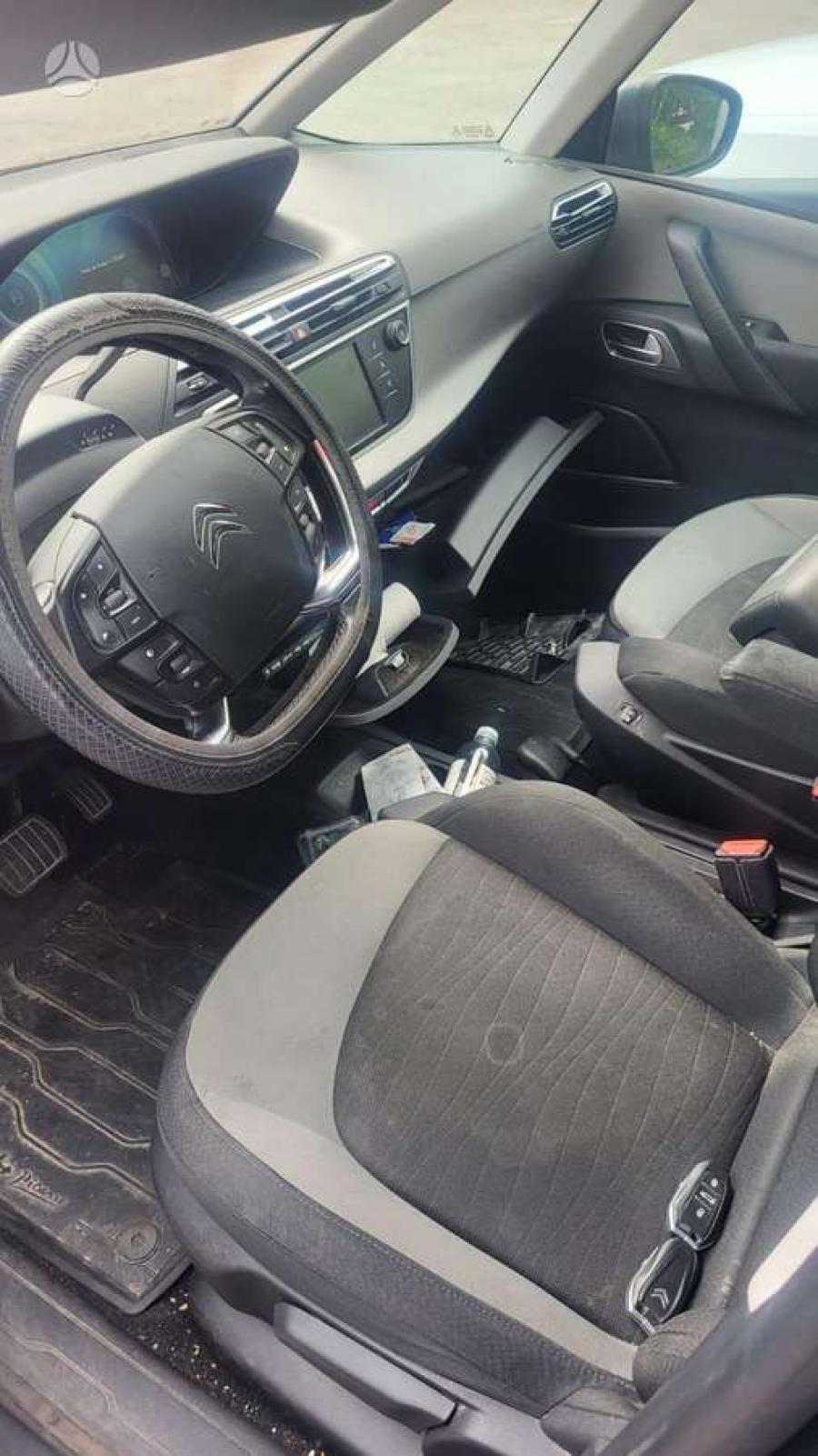 Grey Citroen Grand C4 Picasso 2014 in Kaunas, with an engine capacity of 1.56 L and mileage of 307 thousand km for 2900 €, photo 6 on AUTOMOTO.COM.LV