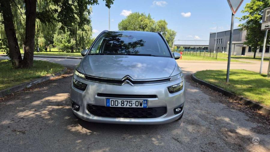 Grey Citroen Grand C4 Picasso 2014 in Taurage, with an engine capacity of 2.00 L and mileage of 255 thousand km for 5500 €, photo 3 on AUTOMOTO.COM.LV
