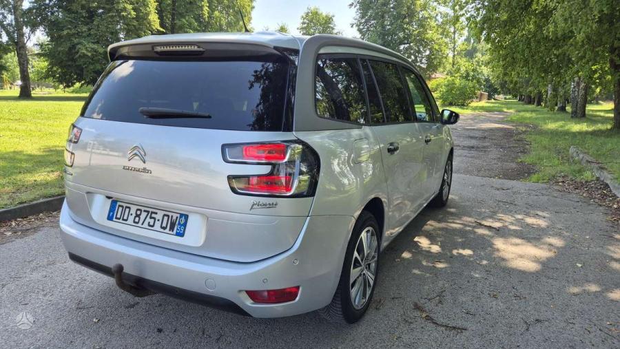 Grey Citroen Grand C4 Picasso 2014 in Taurage, with an engine capacity of 2.00 L and mileage of 255 thousand km for 5500 €, photo 7 on AUTOMOTO.COM.LV
