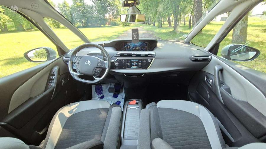 Grey Citroen Grand C4 Picasso 2014 in Taurage, with an engine capacity of 2.00 L and mileage of 255 thousand km for 5500 €, photo 12 on AUTOMOTO.COM.LV