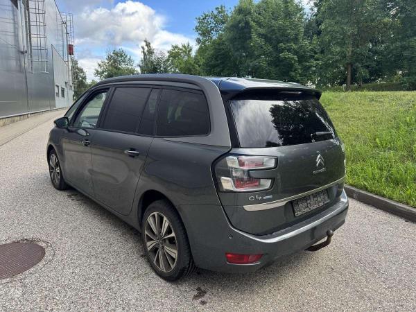 Pelēks Citroen Grand C4 Picasso 2014 Alīta, ar dzinēja tilpumu 2.00 L un nobraukumu 289 tūkst. km par 3450 €, foto 3 vietnē AUTOMOTO.COM.LV