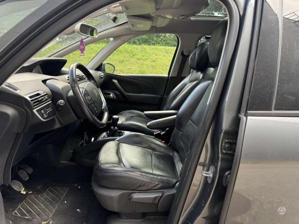 Pelēks Citroen Grand C4 Picasso 2014 Alīta, ar dzinēja tilpumu 2.00 L un nobraukumu 289 tūkst. km par 3450 €, foto 5 vietnē AUTOMOTO.COM.LV