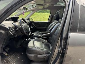 Grey Citroen Grand C4 Picasso 2014 in Alytus, with an engine capacity of 2.00 L and mileage of 289 thousand km for 3450 €, photo 6 on AUTOMOTO.COM.LV
