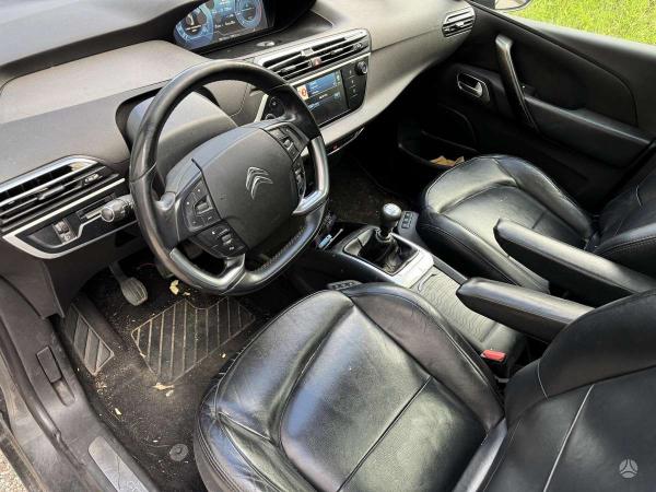 Pelēks Citroen Grand C4 Picasso 2014 Alīta, ar dzinēja tilpumu 2.00 L un nobraukumu 289 tūkst. km par 3450 €, foto 6 vietnē AUTOMOTO.COM.LV