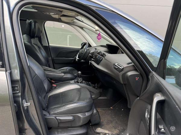 Pelēks Citroen Grand C4 Picasso 2014 Alīta, ar dzinēja tilpumu 2.00 L un nobraukumu 289 tūkst. km par 3450 €, foto 8 vietnē AUTOMOTO.COM.LV