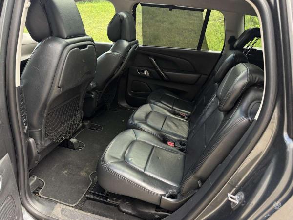 Pelēks Citroen Grand C4 Picasso 2014 Alīta, ar dzinēja tilpumu 2.00 L un nobraukumu 289 tūkst. km par 3450 €, foto 9 vietnē AUTOMOTO.COM.LV