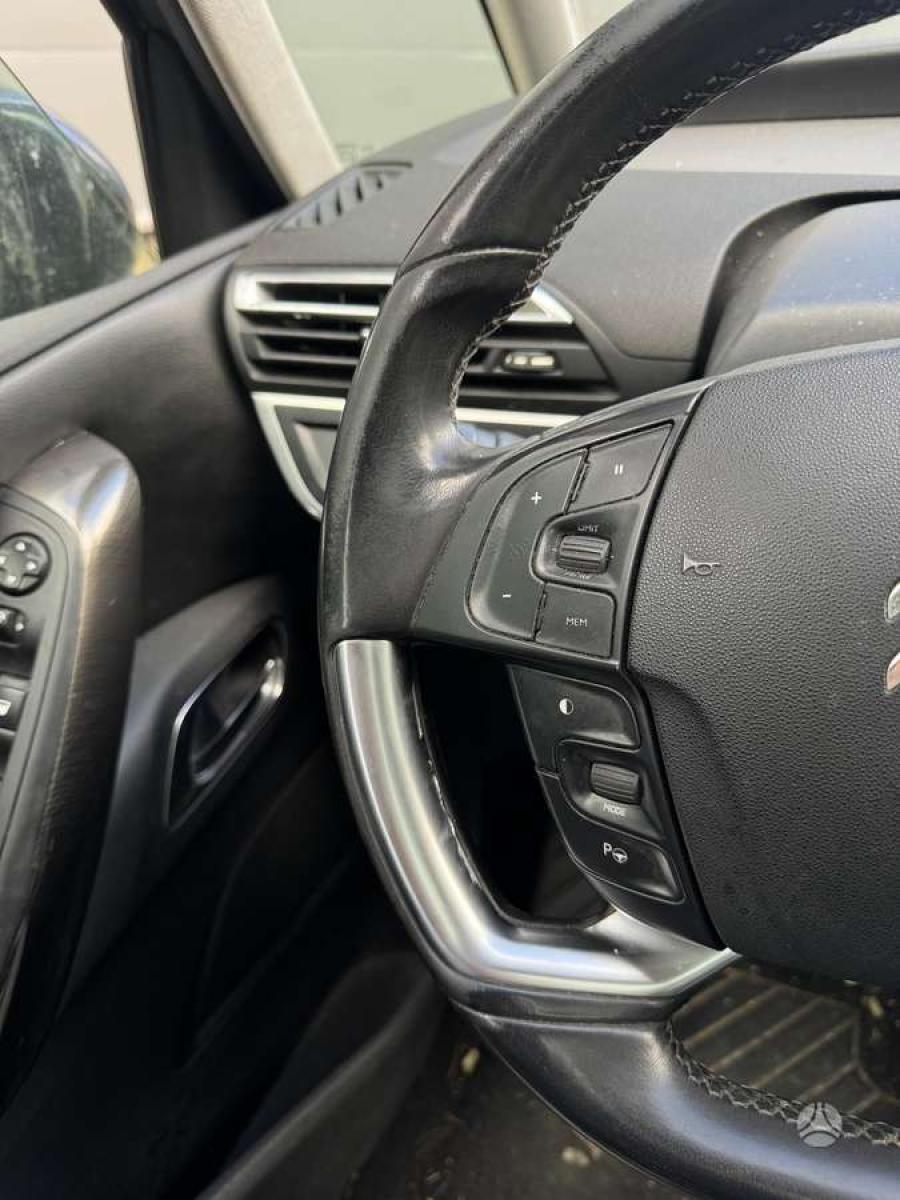 Grey Citroen Grand C4 Picasso 2014 in Alytus, with an engine capacity of 2.00 L and mileage of 289 thousand km for 3450 €, photo 18 on AUTOMOTO.COM.LV