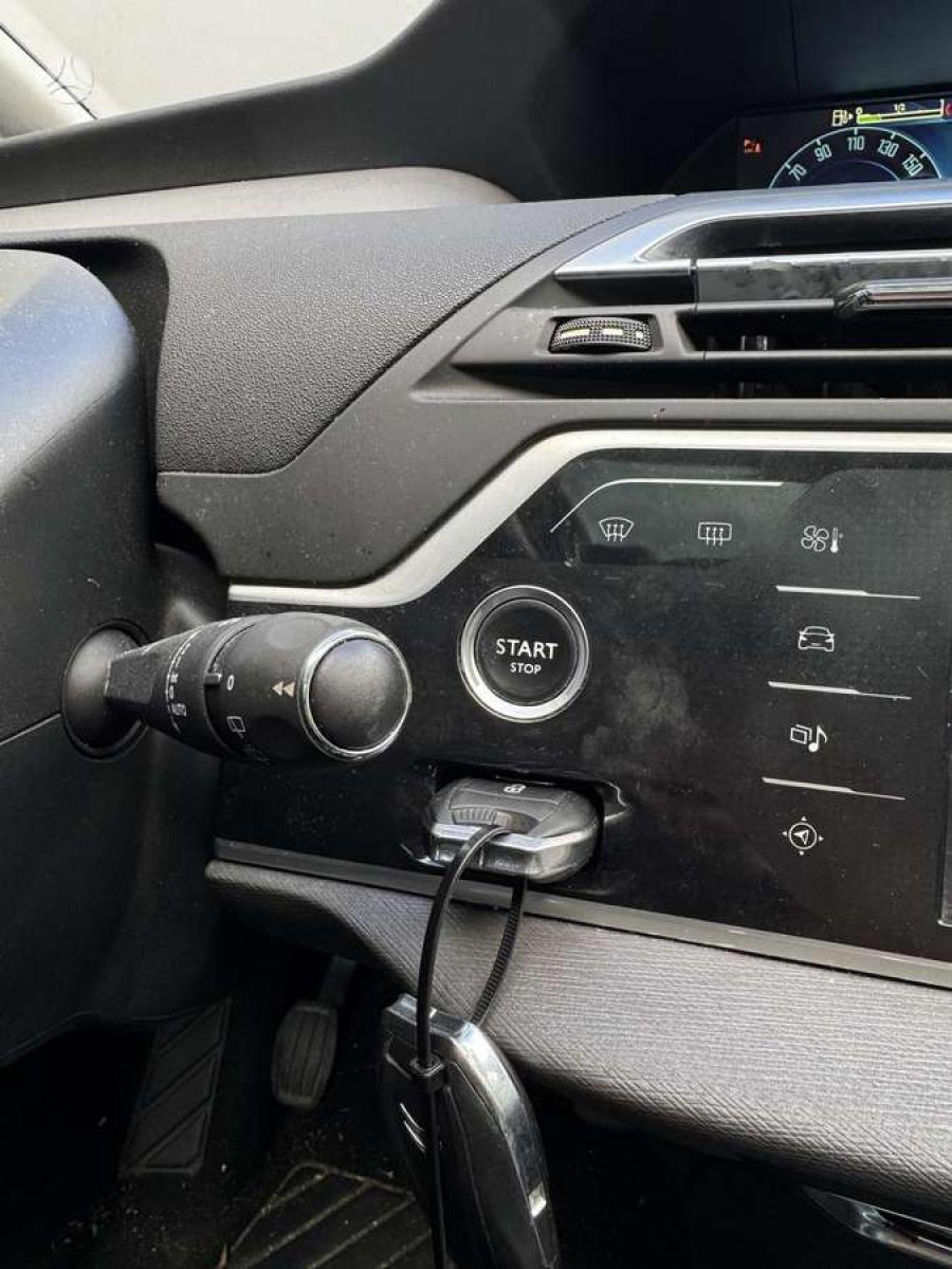 Grey Citroen Grand C4 Picasso 2014 in Alytus, with an engine capacity of 2.00 L and mileage of 289 thousand km for 3450 €, photo 20 on AUTOMOTO.COM.LV