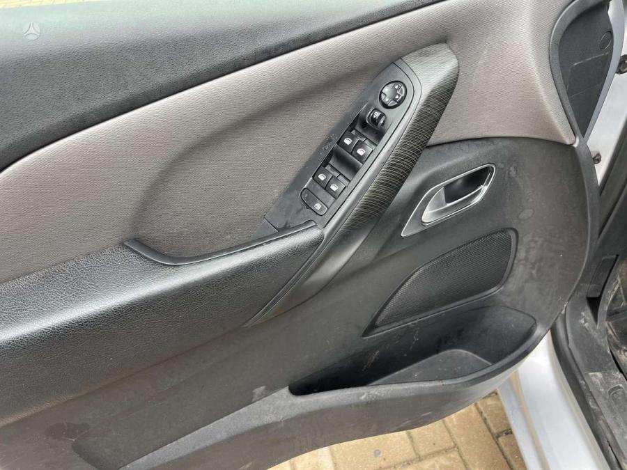 Pelēks Citroen Grand C4 Picasso 2014 Tauragė, ar dzinēja tilpumu 2.00 L un nobraukumu 250 tūkst. km par 3800 €, foto 13 vietnē AUTOMOTO.COM.LV
